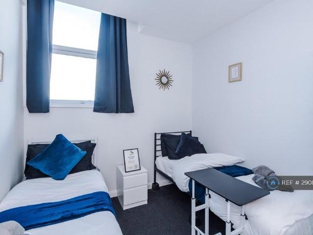 3 bedroom flat to rent