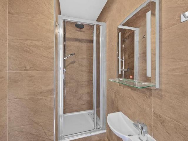 3 bedroom flat to rent