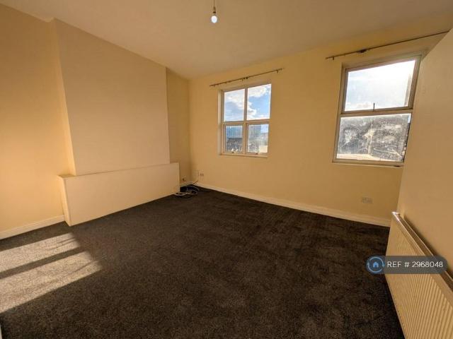 3 bedroom flat to rent