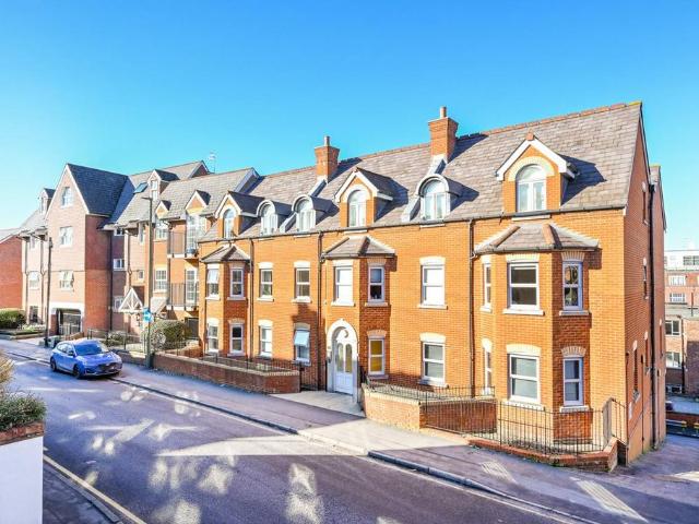 3 bedroom flat to rent