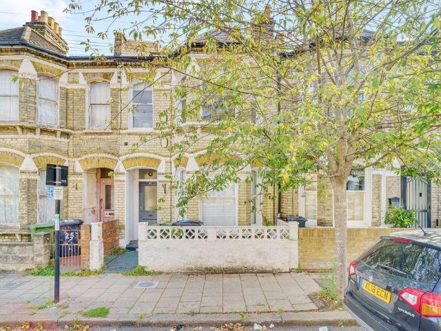 3 bedroom flat to rent