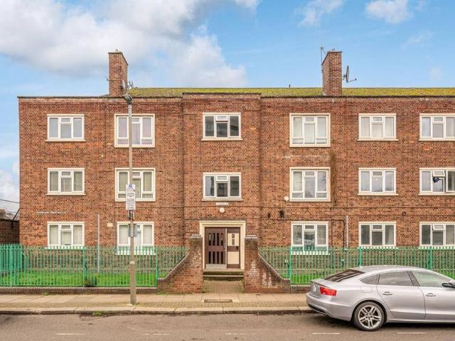 3 bedroom flat to rent
