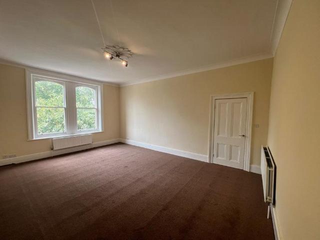 3 bedroom flat to rent