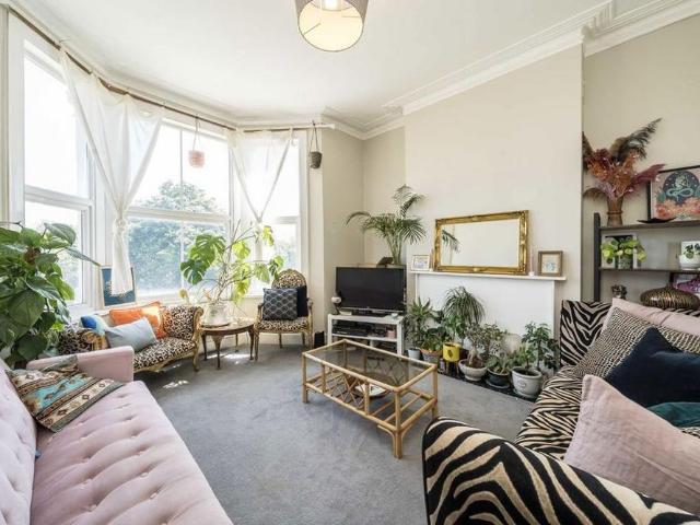 3 bedroom flat to rent