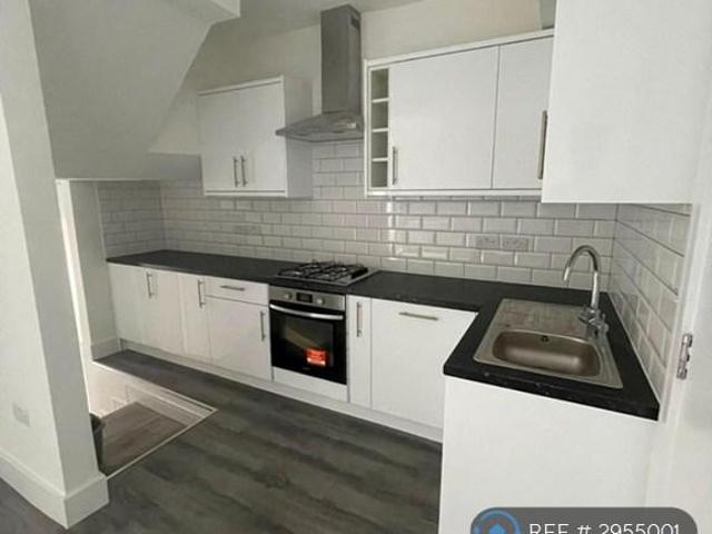 3 bedroom flat to rent