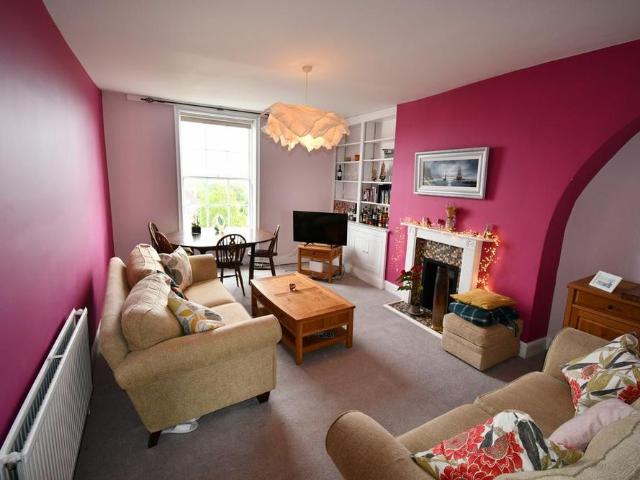 3 bedroom flat to rent