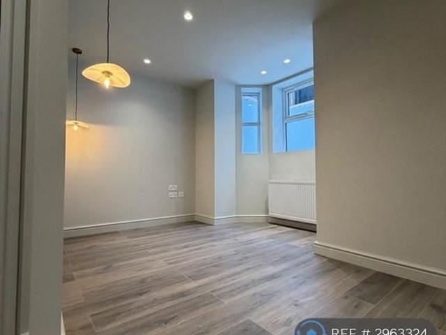 3 bedroom flat to rent
