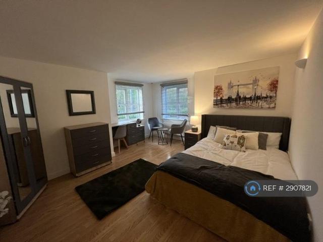 3 bedroom flat to rent