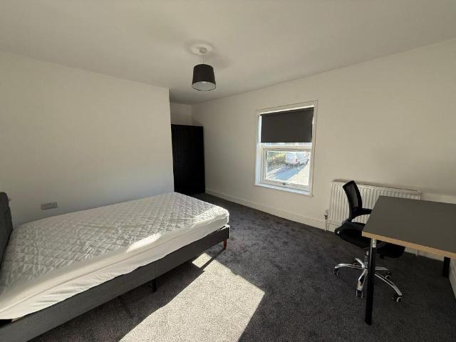 3 bedroom flat to rent