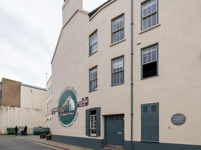 3 bedroom flat to rent