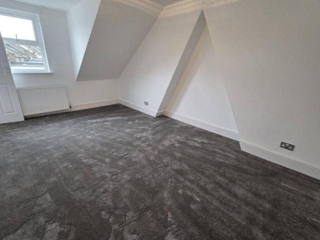 3 bedroom flat to rent