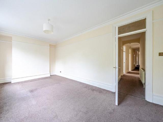 3 bedroom flat to rent
