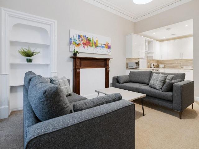 3 bedroom flat to rent
