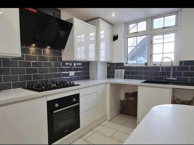 3 bedroom flat to rent