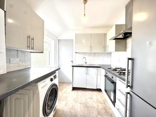 3 bedroom flat to rent