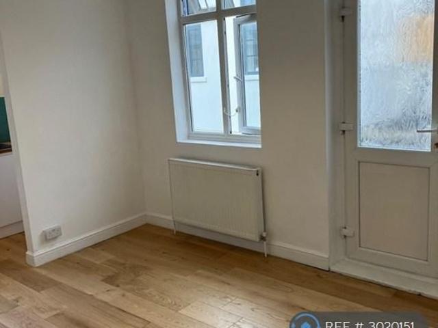 3 bedroom flat to rent