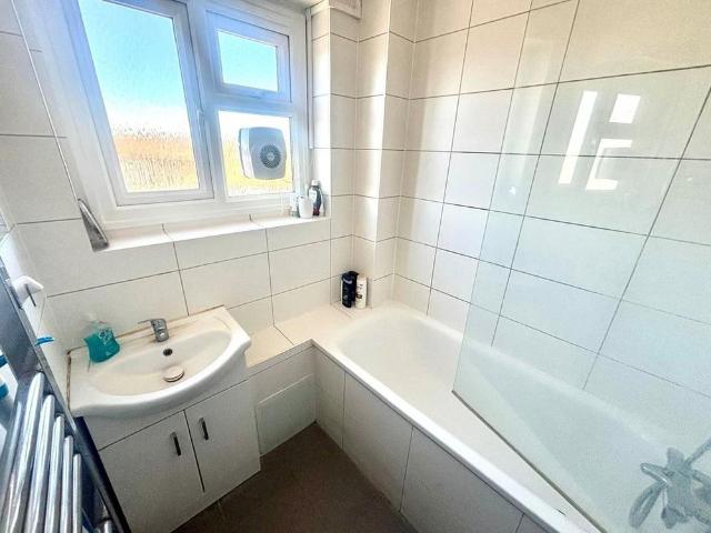 3 bedroom flat to rent