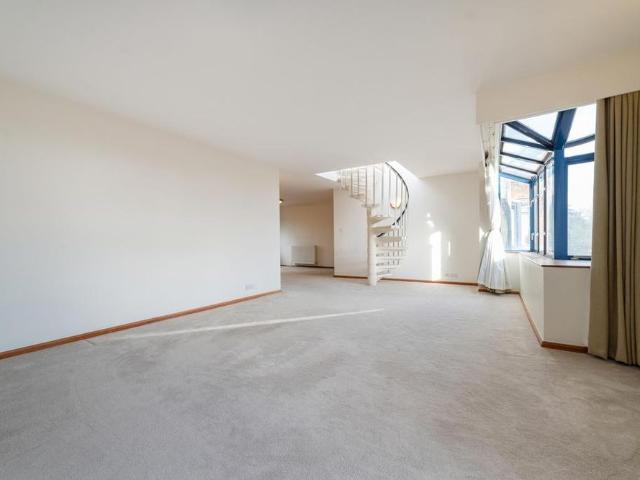 3 bedroom flat to rent
