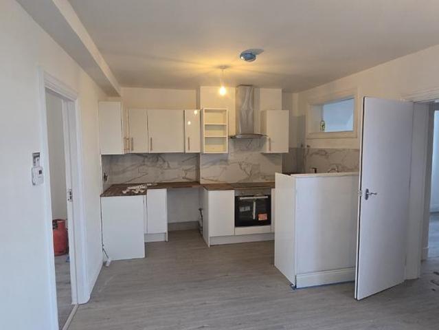 3 bedroom flat to rent