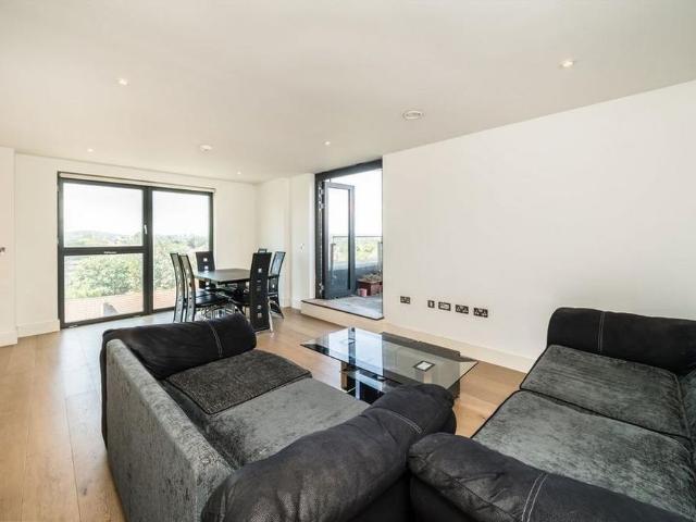 3 bedroom flat to rent