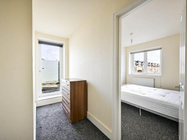 3 bedroom flat to rent