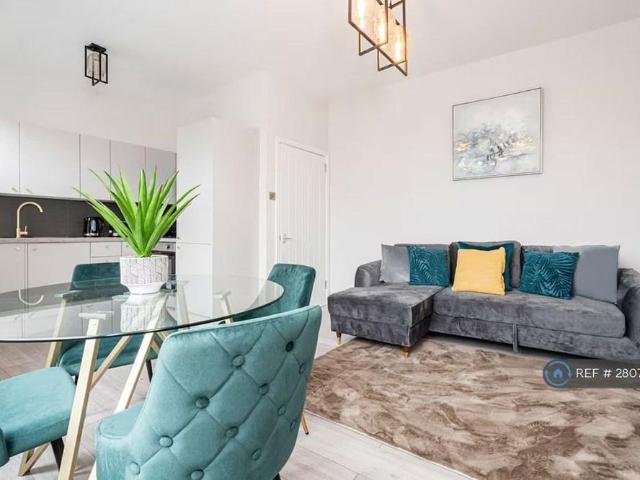 3 bedroom flat to rent