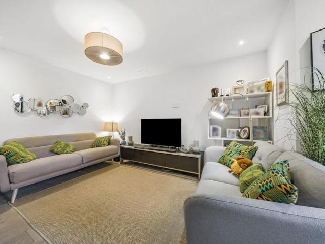 3 bedroom flat to rent
