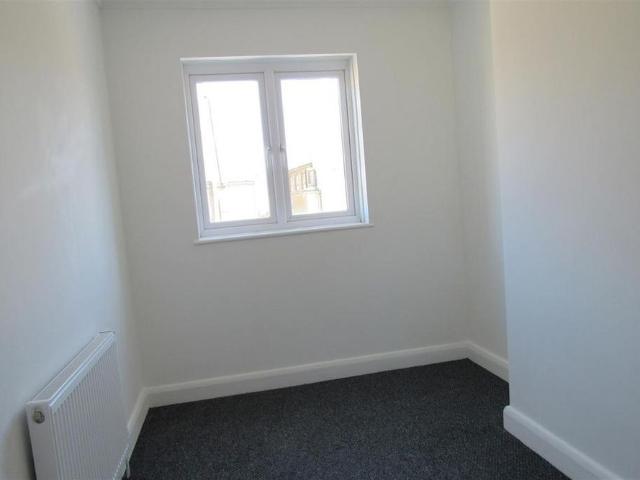 3 bedroom flat to rent