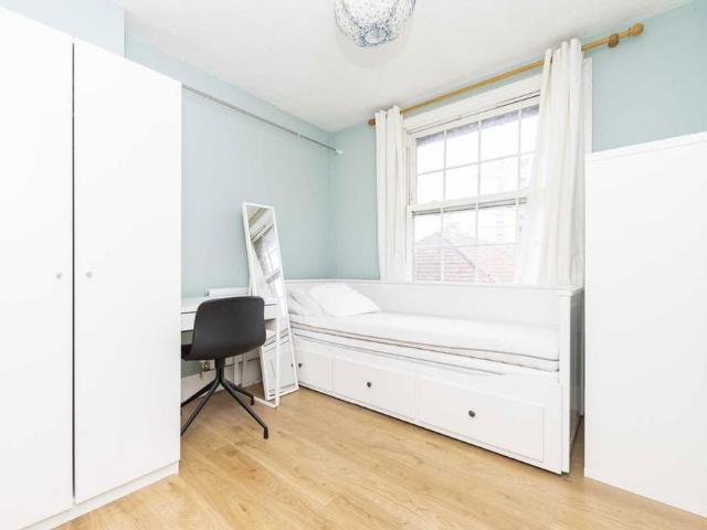 3 bedroom flat to rent