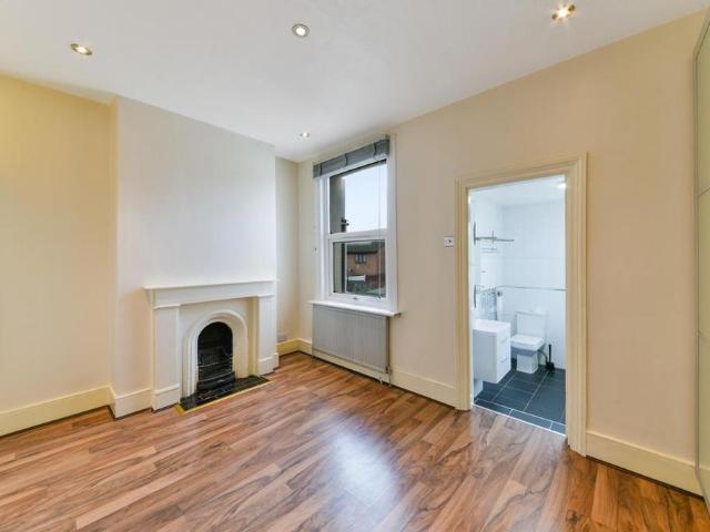 3 bedroom flat to rent