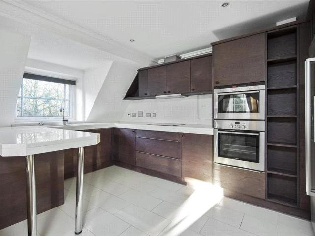 3 bedroom flat to rent