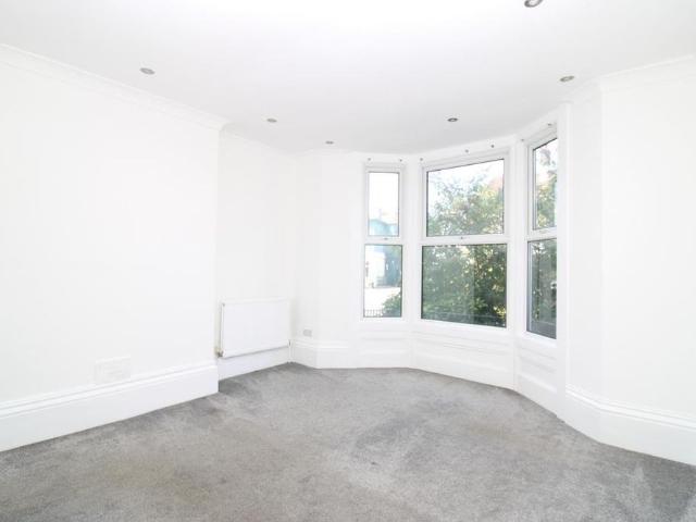 3 bedroom flat to rent