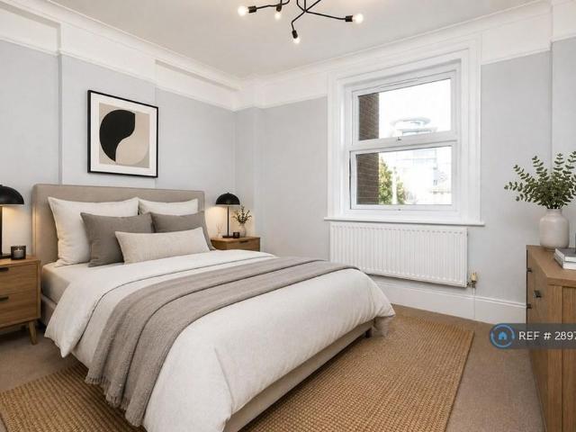 3 bedroom flat to rent