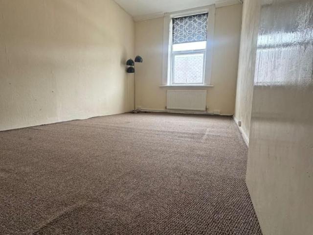4 bedroom flat to rent