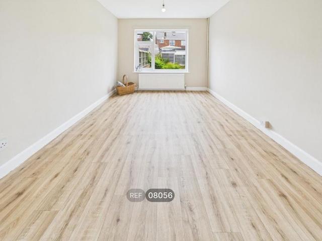 3 bedroom flat to rent