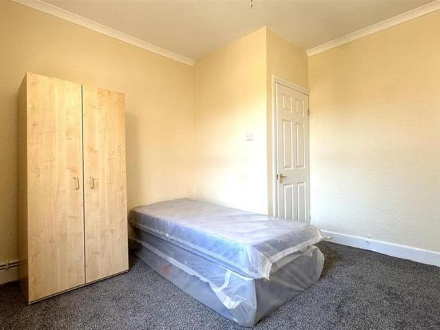 3 bedroom flat to rent