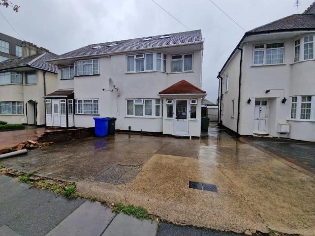 3 bedroom flat to rent