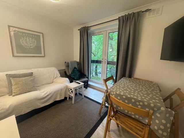3 bedroom flat to rent