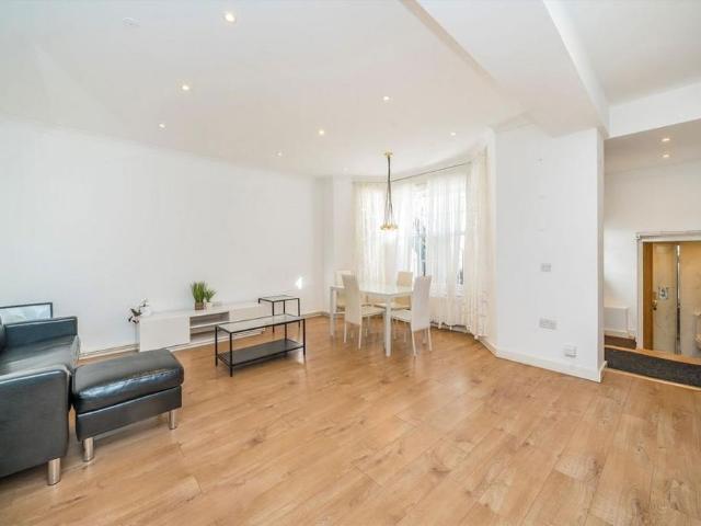3 bedroom flat to rent