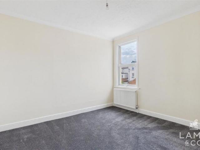 3 bedroom flat to rent