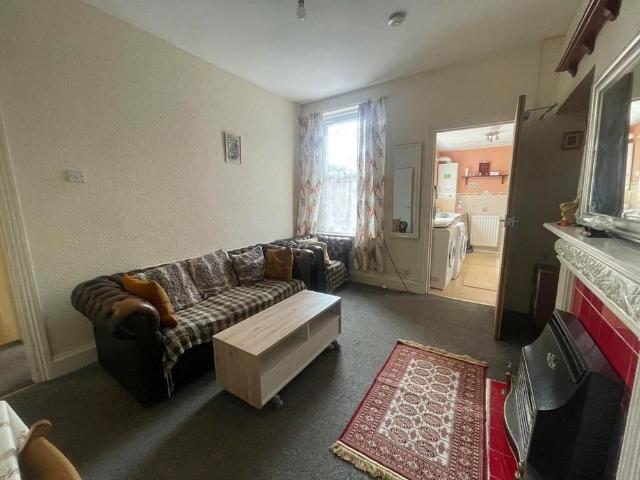 3 bedroom flat to rent