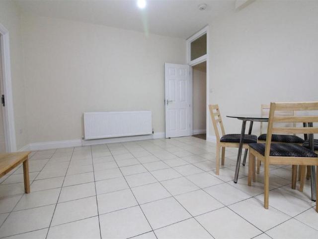 3 bedroom flat to rent