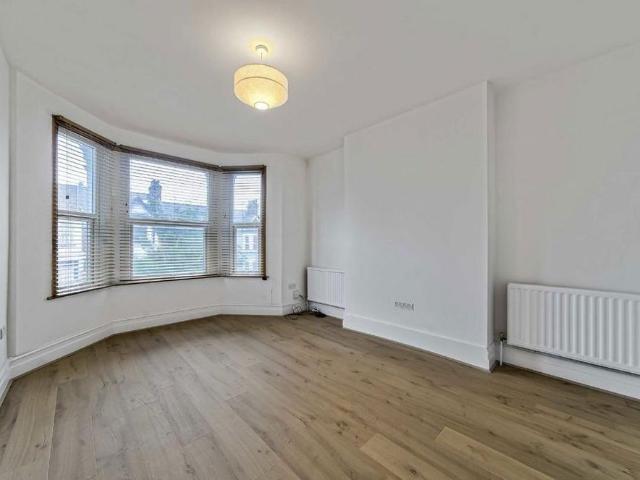 3 bedroom flat to rent