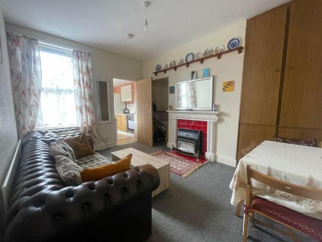 3 bedroom flat to rent