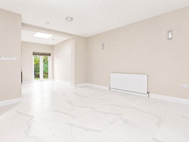 3 bedroom flat to rent