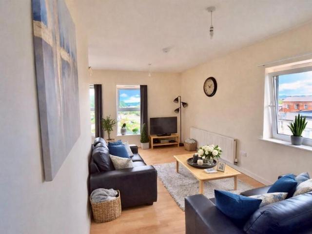 3 bedroom flat to rent