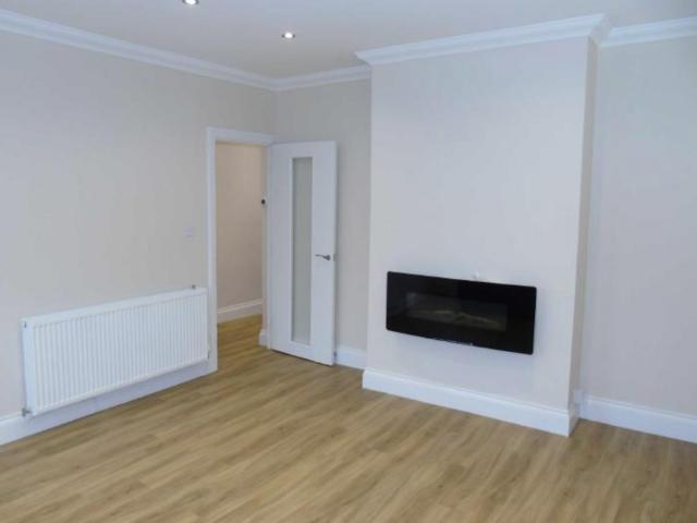 3 bedroom flat to rent