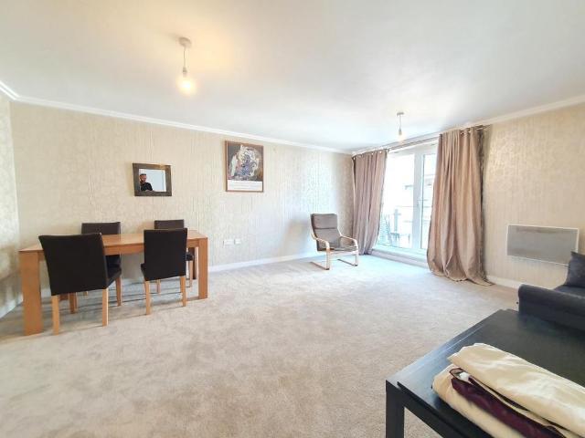 3 bedroom flat to rent