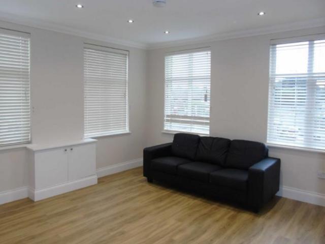 3 bedroom flat to rent