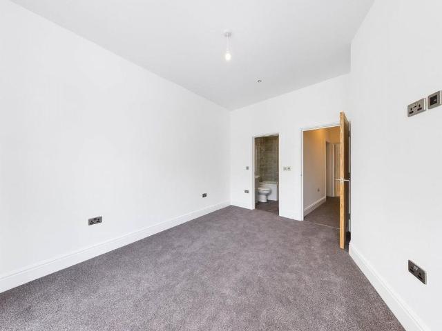 3 bedroom flat to rent